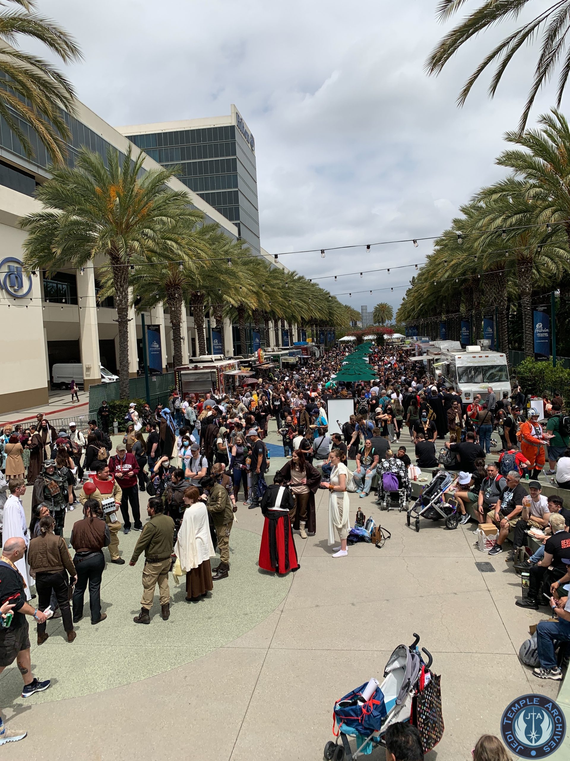 Celebration Anaheim 2022: Convention Fun & Costuming Day 3 - Jedi ...
